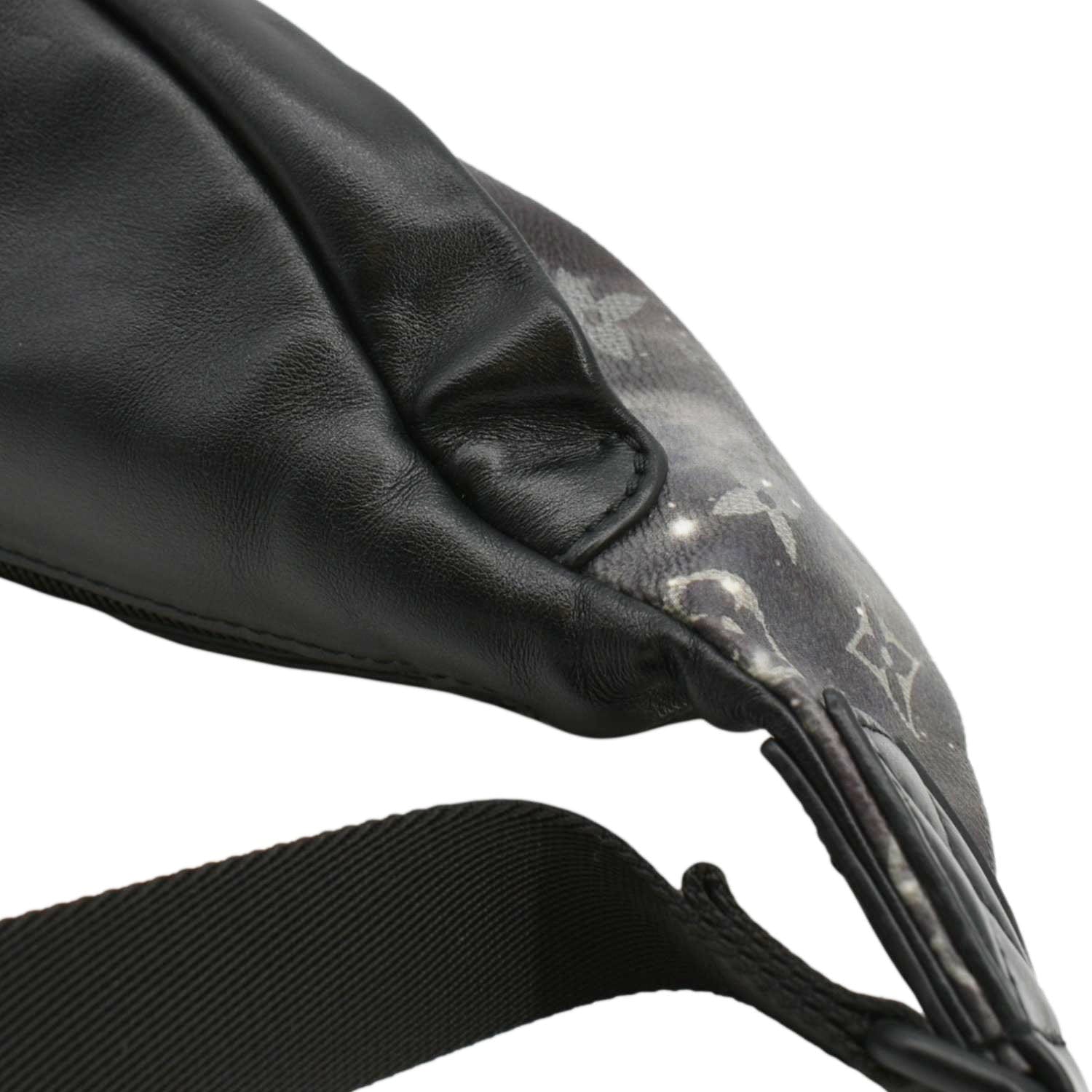 LOUIS VUITTON Discovery Monogram Galaxy Bumbag Black