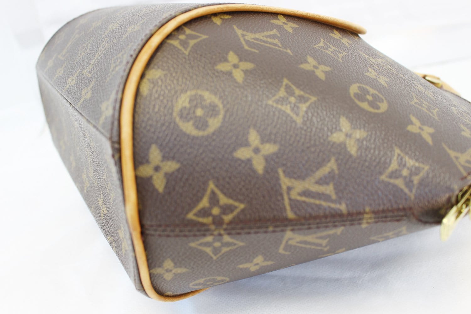 LOUIS VUITTON Monogram Canvas Ellipse MM Bag