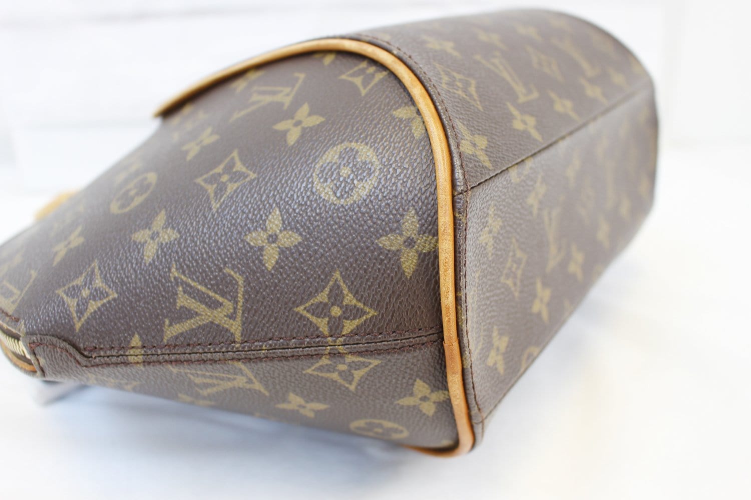 LOUIS VUITTON Monogram Canvas Ellipse MM Bag
